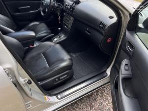 Toyota Avensis 2004 in Alytus, with an engine capacity of 2.00 L and mileage of 301 thousand km for 2450 €, photo 18 on AUTOMOTO.COM.LV