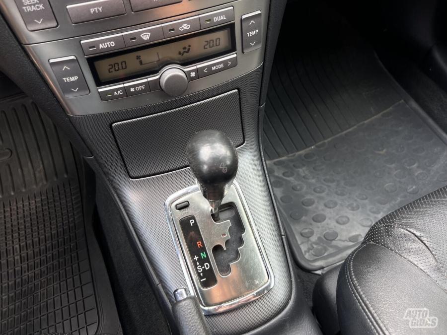 Toyota Avensis 2004 in Alytus, with an engine capacity of 2.00 L and mileage of 301 thousand km for 2450 €, photo 19 on AUTOMOTO.COM.LV