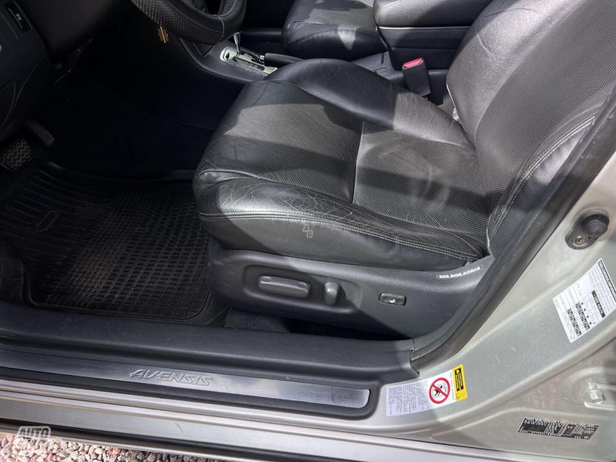 Toyota Avensis 2004 in Alytus, with an engine capacity of 2.00 L and mileage of 301 thousand km for 2450 €, photo 20 on AUTOMOTO.COM.LV