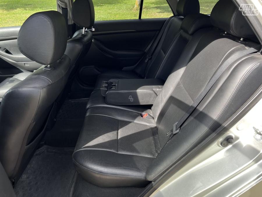 Toyota Avensis 2004 in Alytus, with an engine capacity of 2.00 L and mileage of 301 thousand km for 2450 €, photo 21 on AUTOMOTO.COM.LV