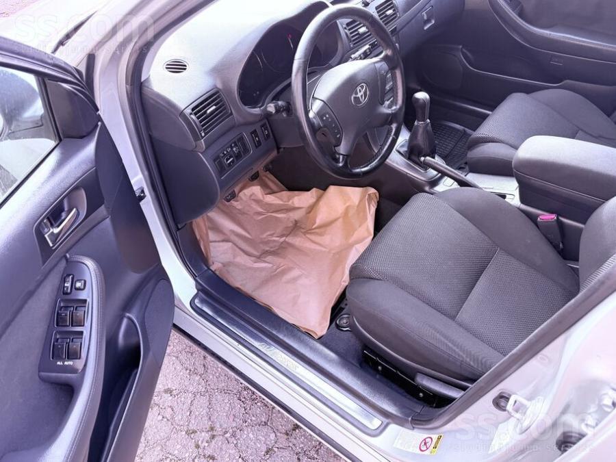 Toyota Avensis 2005 in Daugavpils, with an engine capacity of 2.00 L and mileage of 308 thousand km for 1899 €, photo 14 on AUTOMOTO.COM.LV