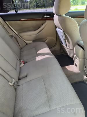 Toyota Avensis 2005 in Aizkraukle, with an engine capacity of 2.00 L and mileage of 371 thousand km for 1650 €, photo 8 on AUTOMOTO.COM.LV