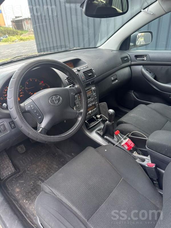 Toyota Avensis 2005 Jelgava vietnÄ Toyota Avensis 2005 Jelgava, ar dzinÄja tilpumu 2.00 L un nobraukumu 325 tÅ«kst. km par 2100 ā¬, foto 9 vietnÄ AUTOMOTO.COM.LV
