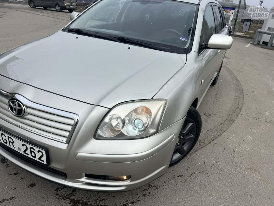 Toyota Avensis 2006 in Siauliai, with an engine capacity of 2.20 L and mileage of 300 thousand km for 1399 €, photo 1 on AUTOMOTO.COM.LV