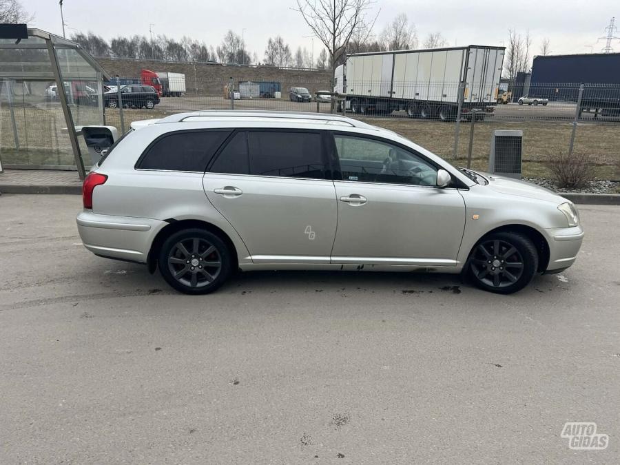 Toyota Avensis 2006 in Siauliai, with an engine capacity of 2.20 L and mileage of 300 thousand km for 1399 €, photo 7 on AUTOMOTO.COM.LV