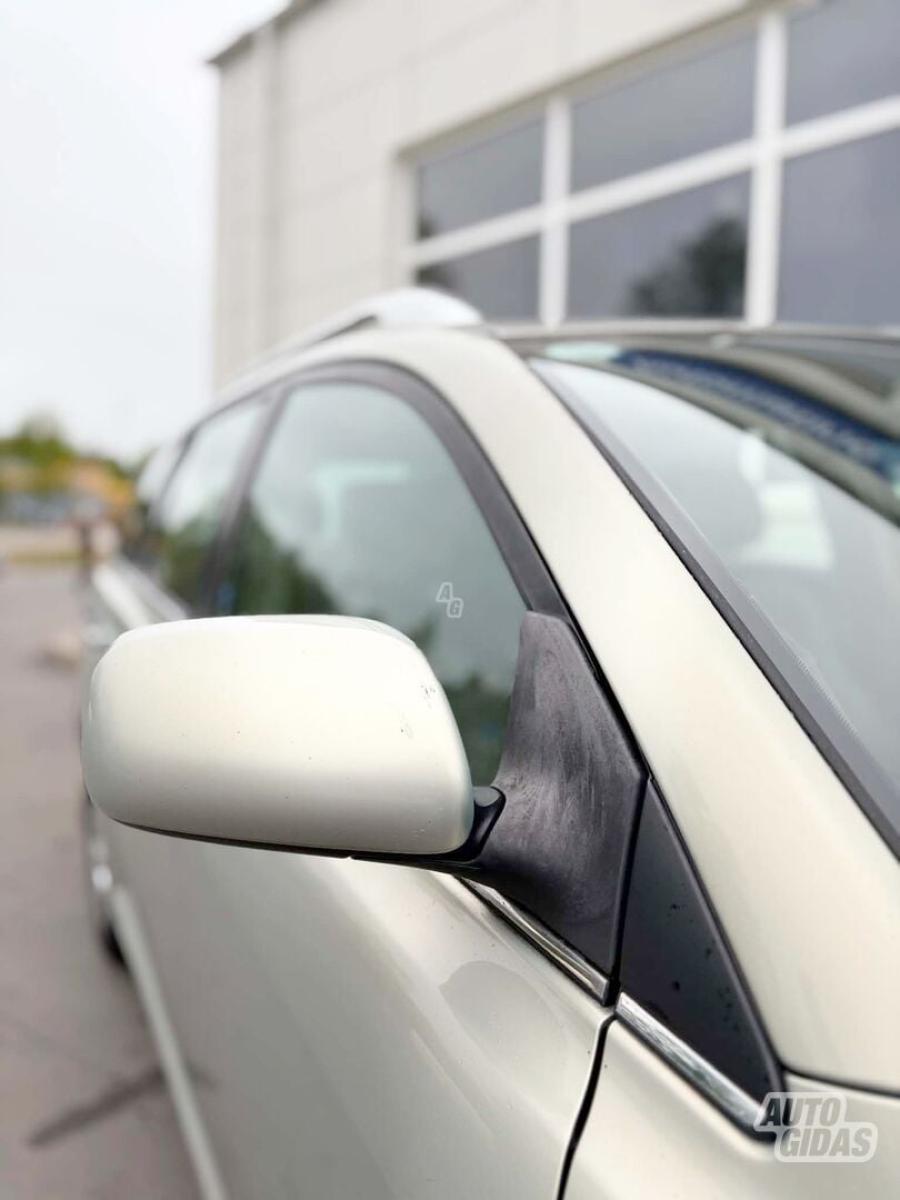 Toyota Avensis 2006 Viļņa, ar dzinēja tilpumu 2.20 L un nobraukumu 287 tūkst. km par 1950 €, foto 13 vietnē AUTOMOTO.COM.LV