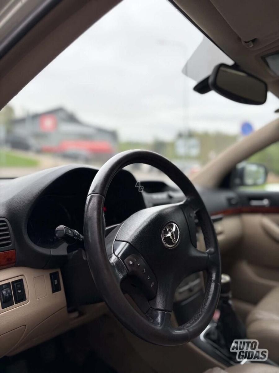 Toyota Avensis 2006 Viļņa, ar dzinēja tilpumu 2.20 L un nobraukumu 287 tūkst. km par 1950 €, foto 17 vietnē AUTOMOTO.COM.LV