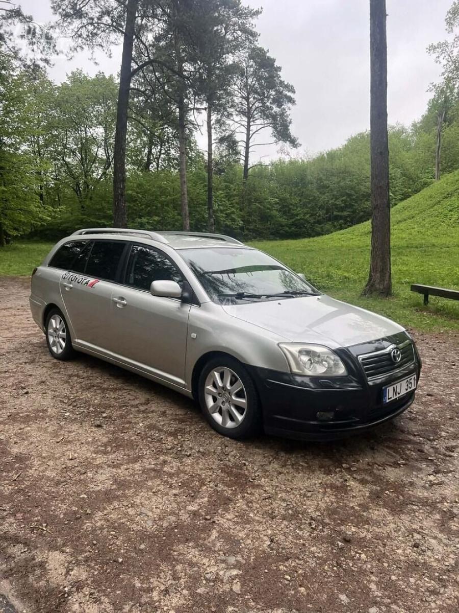 Toyota Avensis 2006 in Vilnius, with an engine capacity of 2.20 L and mileage of 320 thousand km for 950 €, photo 1 on AUTOMOTO.COM.LV