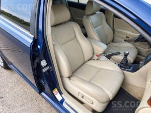 Toyota Avensis 2006 in Tukums, with an engine capacity of 2.20 L and mileage of 348 thousand km for 2290 €, photo 13 on AUTOMOTO.COM.LV