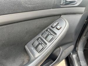Toyota Avensis 2006 in Vilnius, with an engine capacity of 2.20 L and mileage of 298 thousand km for 1750 €, photo 13 on AUTOMOTO.COM.LV