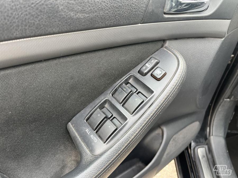 Toyota Avensis 2006 in Vilnius, with an engine capacity of 2.20 L and mileage of 298 thousand km for 1750 €, photo 13 on AUTOMOTO.COM.LV