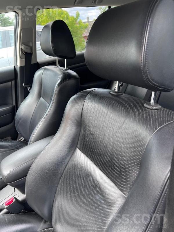 Toyota Avensis 2007 in Daugavpils, with an engine capacity of 2.20 L and mileage of 344 thousand km for 2450 €, photo 7 on AUTOMOTO.COM.LV
