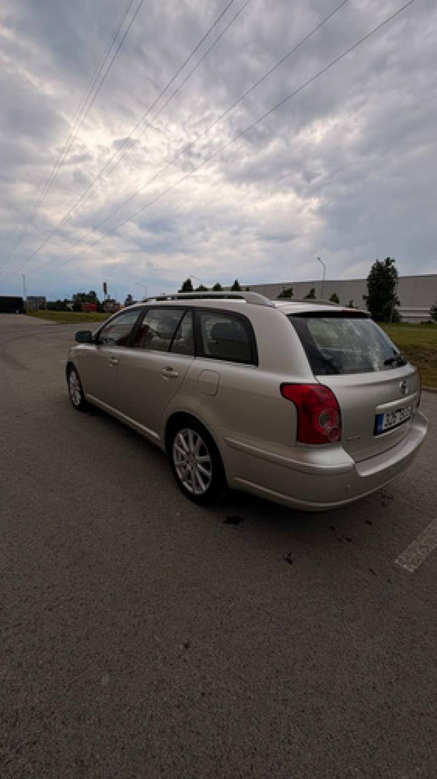 Toyota Avensis 2007 in Tallinn, with an engine capacity of 2.20 L and mileage of 292 thousand km for 2500 €, photo 4 on AUTOMOTO.COM.LV