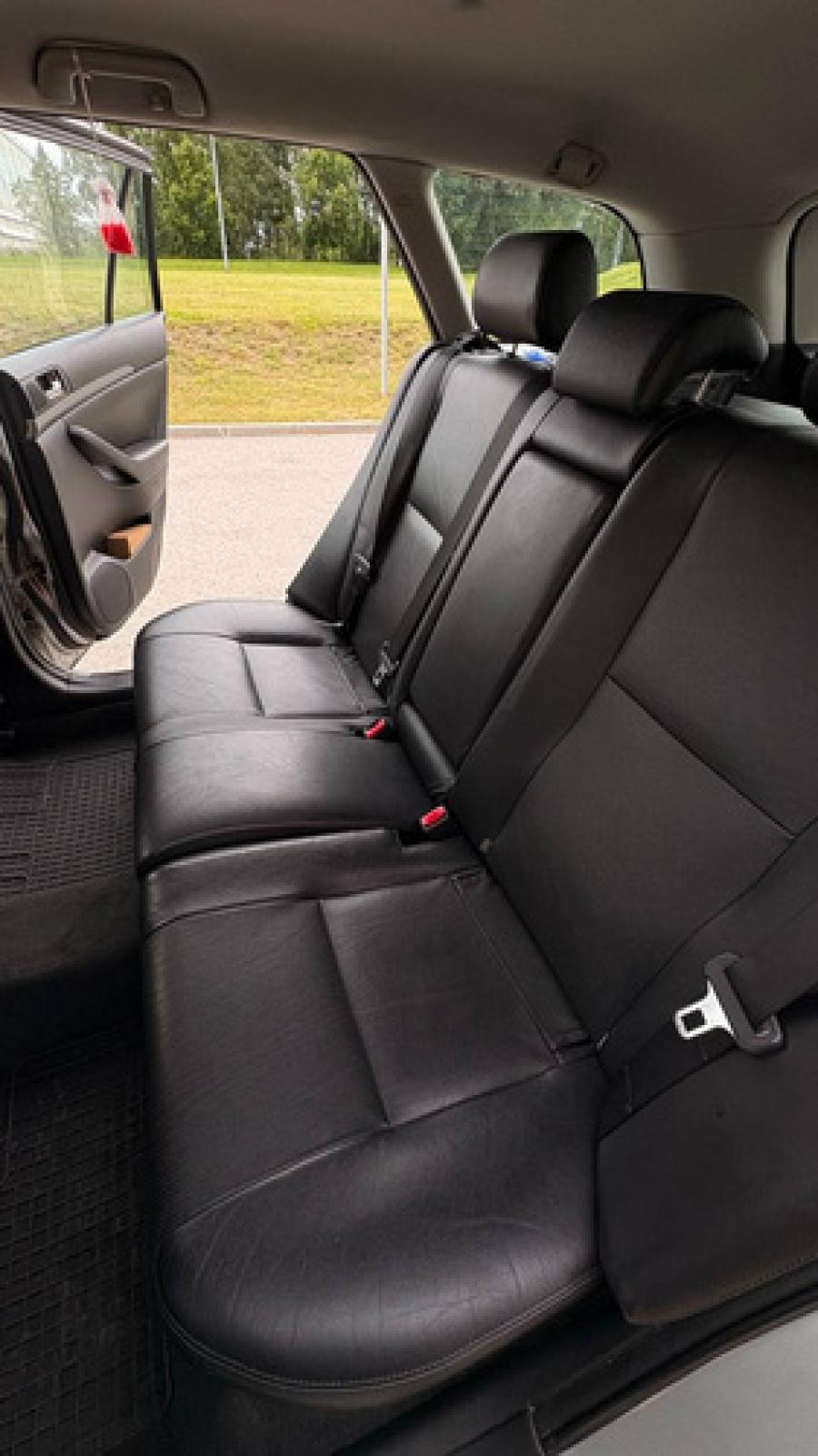 Toyota Avensis 2007 in Tallinn, with an engine capacity of 2.20 L and mileage of 292 thousand km for 2500 €, photo 8 on AUTOMOTO.COM.LV