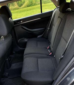 Toyota Avensis 2007 in Vilnius, with an engine capacity of 1.79 L and mileage of 223 thousand km for 1800 €, photo 11 on AUTOMOTO.COM.LV