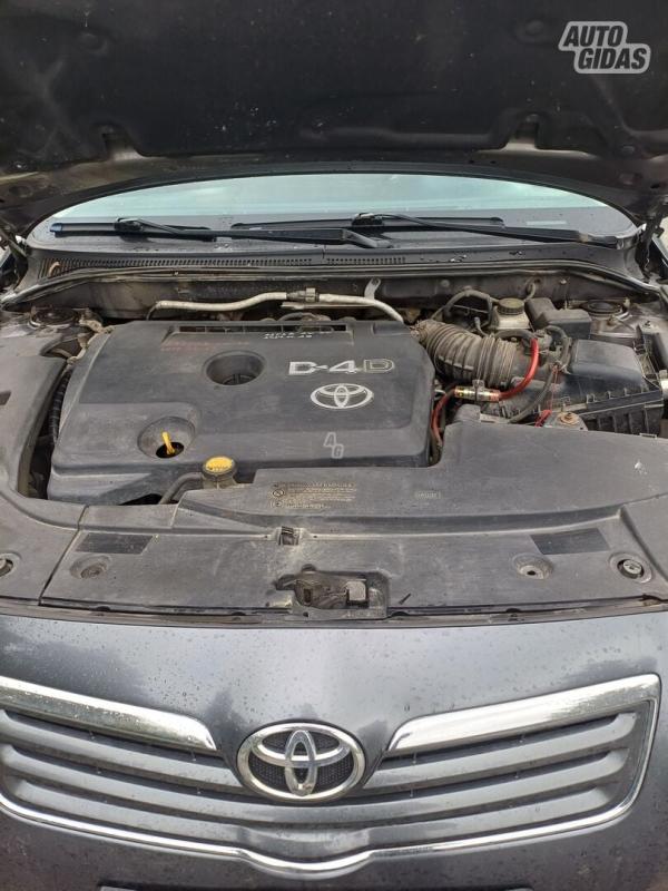 Toyota Avensis 2007 in Klaipeda, with an engine capacity of 2.20 L and mileage of 341 thousand km for 2000 €, photo 2 on AUTOMOTO.COM.LV