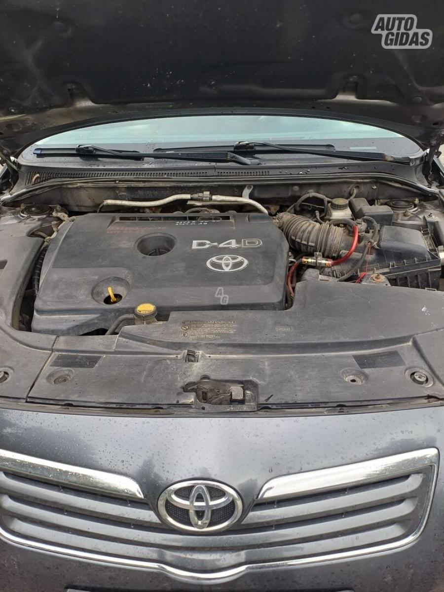 Toyota Avensis 2007 Klaipėda, ar dzinēja tilpumu 2.20 L un nobraukumu 341 tūkst. km par 2000 €, foto 3 vietnē AUTOMOTO.COM.LV
