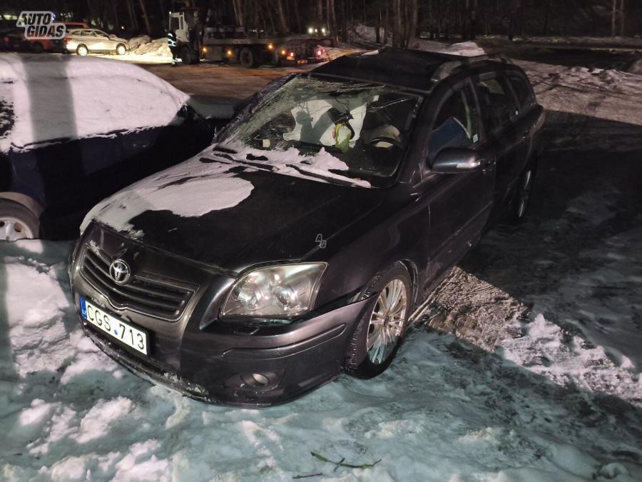 Toyota Avensis 2008 Viļņa, ar dzinēja tilpumu 2.00 L un nobraukumu 200 tūkst. km par 650 €, foto 1 vietnē AUTOMOTO.COM.LV