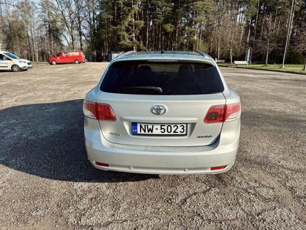 Toyota Avensis 2009 in Riga, with an engine capacity of 2.20 L and mileage of 370 thousand km for 3300 €, photo 3 on AUTOMOTO.COM.LV