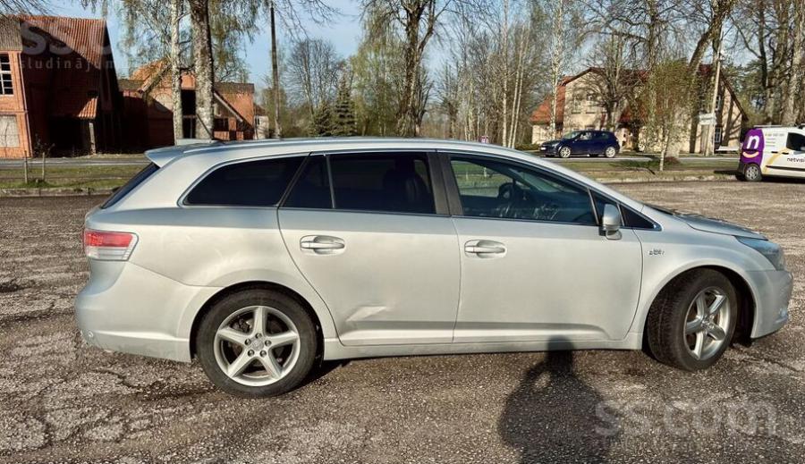 Toyota Avensis 2009 in Riga, with an engine capacity of 2.20 L and mileage of 370 thousand km for 13900 €, photo 4 on AUTOMOTO.COM.LV