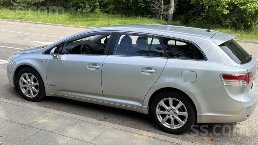 Toyota Avensis 2009 Rēzekne, ar dzinēja tilpumu 2.20 L un nobraukumu 211 tūkst. km par 1500 €, foto 3 vietnē AUTOMOTO.COM.LV