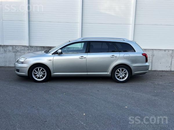 Toyota Avensis 2009 in Riga, with an engine capacity of 2.20 L and mileage of 266 thousand km for 2994 €, photo 3 on AUTOMOTO.COM.LV