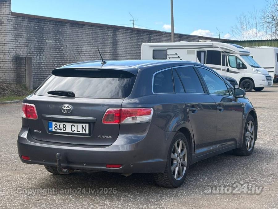 Toyota Avensis 2009 in Narva, with an engine capacity of 2.20 L and mileage of 306 thousand km for 2890 €, photo 4 on AUTOMOTO.COM.LV