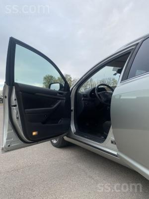 Toyota Avensis 2009 Cēsis, ar dzinēja tilpumu 2.20 L un nobraukumu 276 tūkst. km par 3200 €, foto 9 vietnē AUTOMOTO.COM.LV