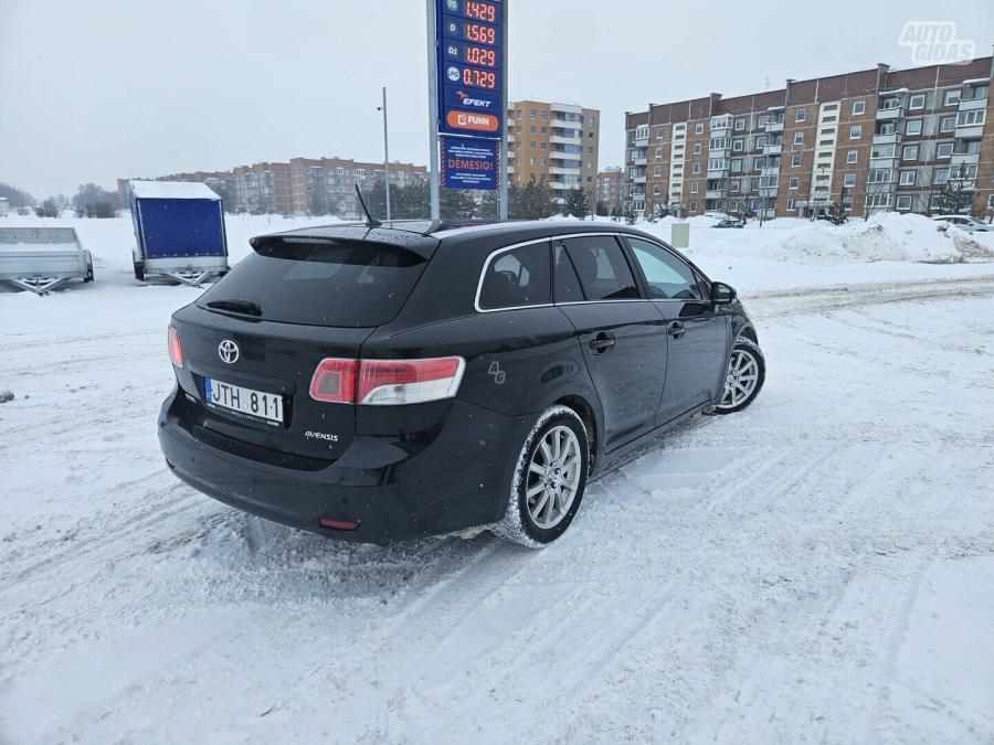 Toyota Avensis 2010 in Gargzdai, with an engine capacity of 2.20 L and mileage of 315 thousand km for 2999 €, photo 2 on AUTOMOTO.COM.LV