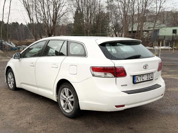 Toyota Avensis 2010 Šilutė, ar dzinēja tilpumu 2.00 L un nobraukumu 400 tūkst. km par 1999 €, foto 4 vietnē AUTOMOTO.COM.LV