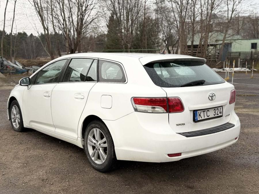 Toyota Avensis 2010 in Silute, with an engine capacity of 2.00 L and mileage of 400 thousand km for 1999 €, photo 4 on AUTOMOTO.COM.LV