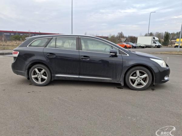 Toyota Avensis 2010 in Vilnius, with an engine capacity of 2.00 L and mileage of 285 thousand km for 3500 €, photo 3 on AUTOMOTO.COM.LV
