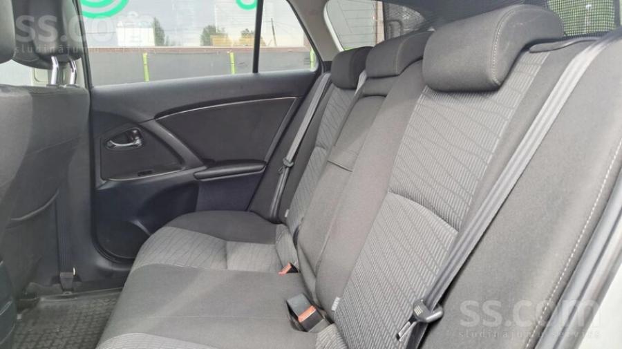 Toyota Avensis 2010 Rīga, ar dzinēja tilpumu 2.20 L un nobraukumu 239 tūkst. km par 3700 €, foto 3 vietnē AUTOMOTO.COM.LV