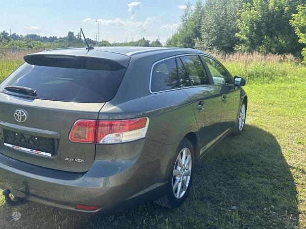 Toyota Avensis 2010 in Ukmerge, with an engine capacity of 2.20 L and mileage of 264 thousand km for 4550 €, photo 6 on AUTOMOTO.COM.LV