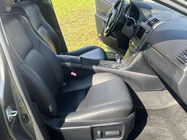 Toyota Avensis 2010 in Ukmerge, with an engine capacity of 2.20 L and mileage of 264 thousand km for 4550 €, photo 8 on AUTOMOTO.COM.LV
