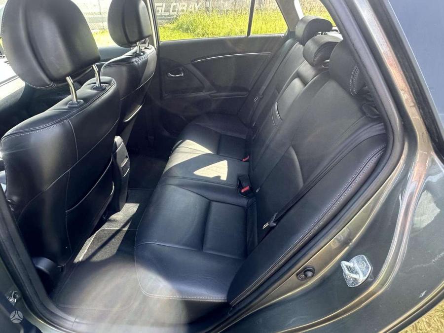 Toyota Avensis 2010 in Ukmerge, with an engine capacity of 2.20 L and mileage of 264 thousand km for 4550 €, photo 10 on AUTOMOTO.COM.LV
