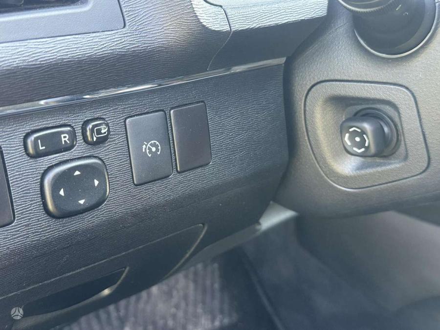 Toyota Avensis 2010 in Ukmerge, with an engine capacity of 2.20 L and mileage of 264 thousand km for 4550 €, photo 13 on AUTOMOTO.COM.LV