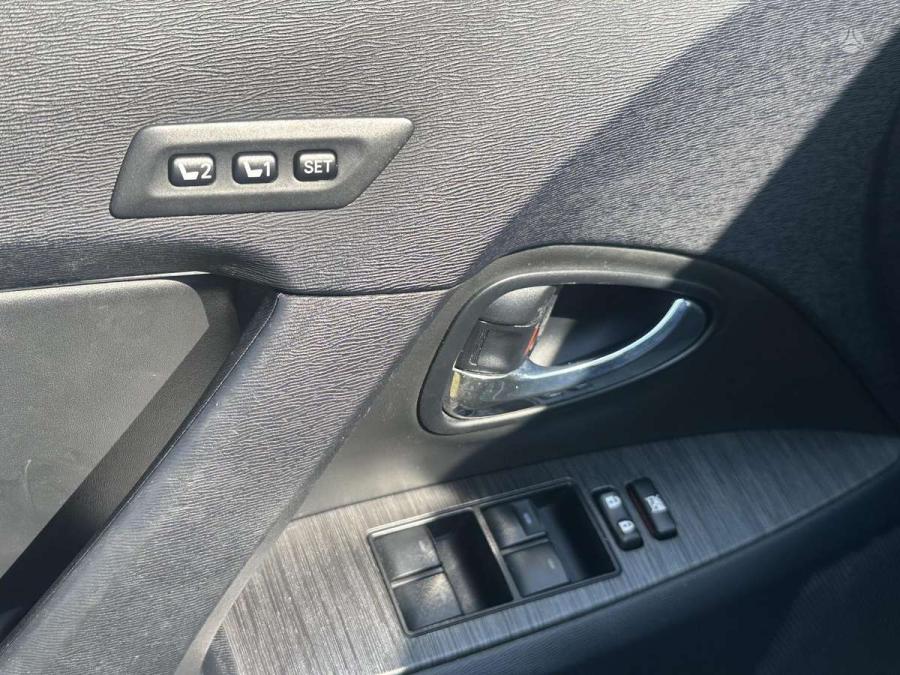 Toyota Avensis 2010 in Ukmerge, with an engine capacity of 2.20 L and mileage of 264 thousand km for 4550 €, photo 14 on AUTOMOTO.COM.LV