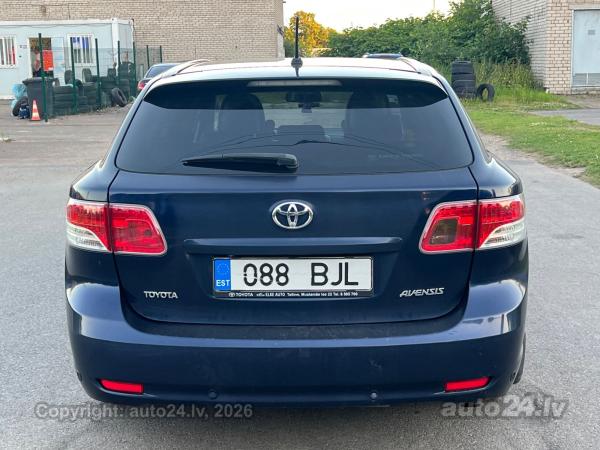 Toyota Avensis 2010 in Narva, with an engine capacity of 2.20 L and mileage of 380 thousand km for 2999 €, photo 4 on AUTOMOTO.COM.LV