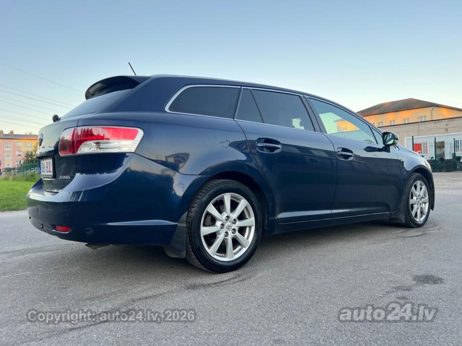 Toyota Avensis 2010 in Narva, with an engine capacity of 2.20 L and mileage of 380 thousand km for 2999 €, photo 15 on AUTOMOTO.COM.LV