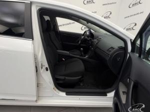 Toyota Avensis 2010 in Vilnius, with an engine capacity of 1.99 L and mileage of 237 thousand km for 6900 €, photo 5 on AUTOMOTO.COM.LV