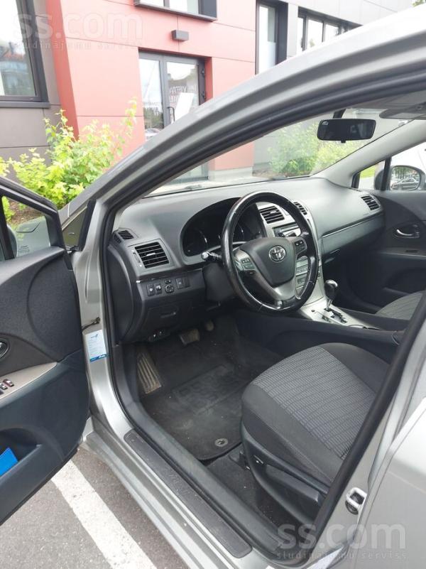 Toyota Avensis 2011 in Riga, with an engine capacity of 2.20 L and mileage of 298 thousand km for 4800 €, photo 3 on AUTOMOTO.COM.LV