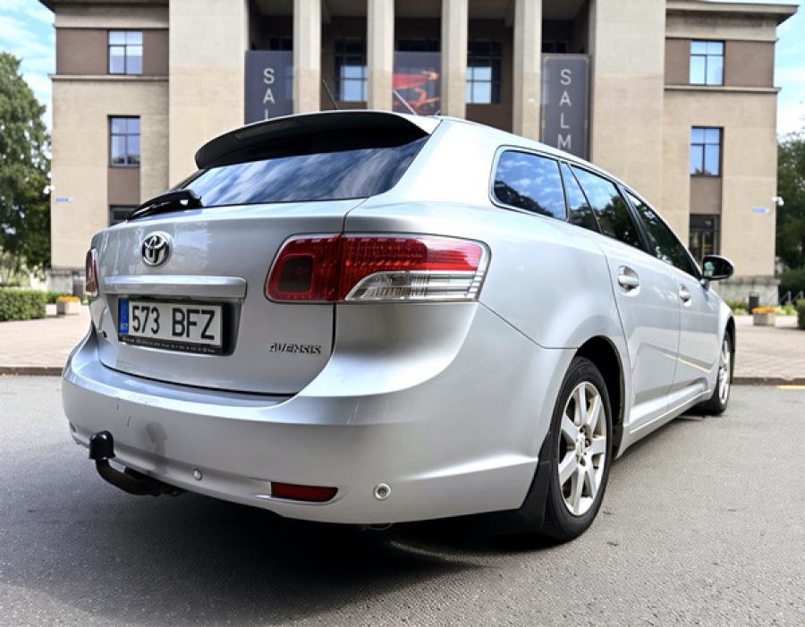Toyota Avensis 2011 in Tallinn, with an engine capacity of 2.00 L and mileage of 400 thousand km for 3499 €, photo 4 on AUTOMOTO.COM.LV