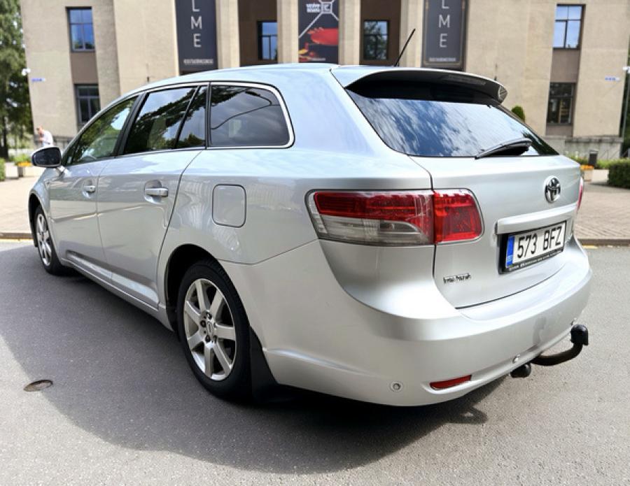 Toyota Avensis 2011 in Tallinn, with an engine capacity of 2.00 L and mileage of 400 thousand km for 3499 €, photo 5 on AUTOMOTO.COM.LV