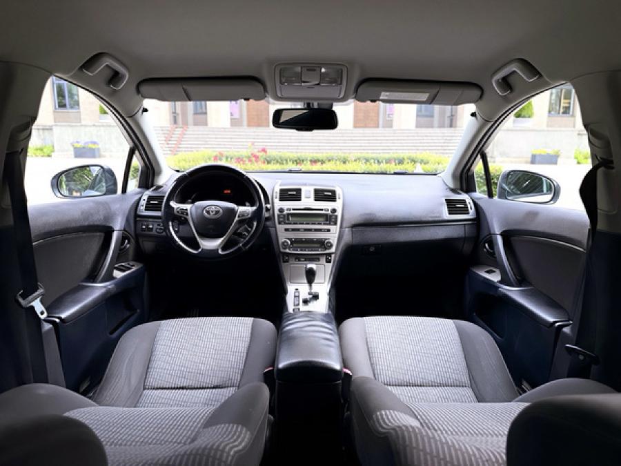 Toyota Avensis 2011 in Tallinn, with an engine capacity of 2.00 L and mileage of 400 thousand km for 3499 €, photo 10 on AUTOMOTO.COM.LV