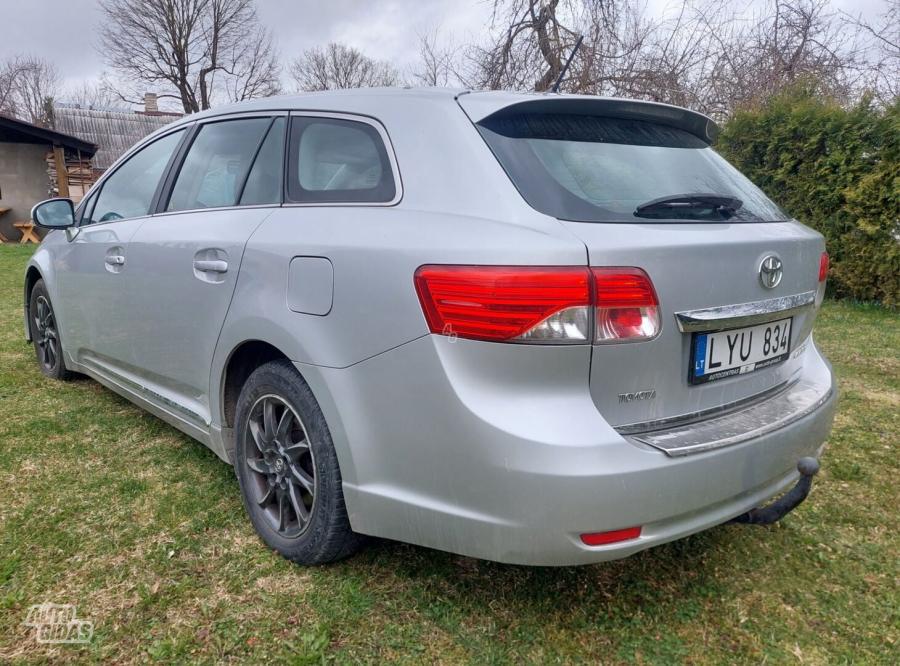 Toyota Avensis 2012 in Ukmerge, with an engine capacity of 2.00 L and mileage of 380 thousand km for 2580 €, photo 4 on AUTOMOTO.COM.LV