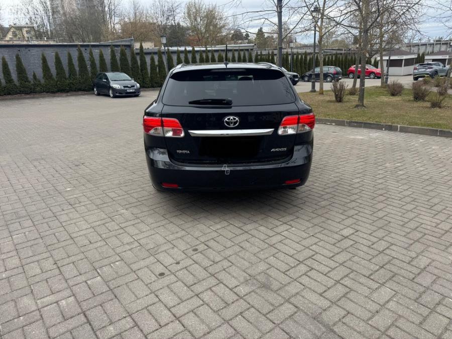 Toyota Avensis 2012 in Siauliai, with an engine capacity of 2.00 L and mileage of 238 thousand km for 5150 €, photo 8 on AUTOMOTO.COM.LV