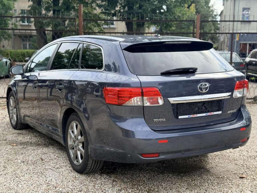 Toyota Avensis 2012 in Ukmerge, with an engine capacity of 2.00 L and mileage of 210 thousand km for 5950 €, photo 5 on AUTOMOTO.COM.LV