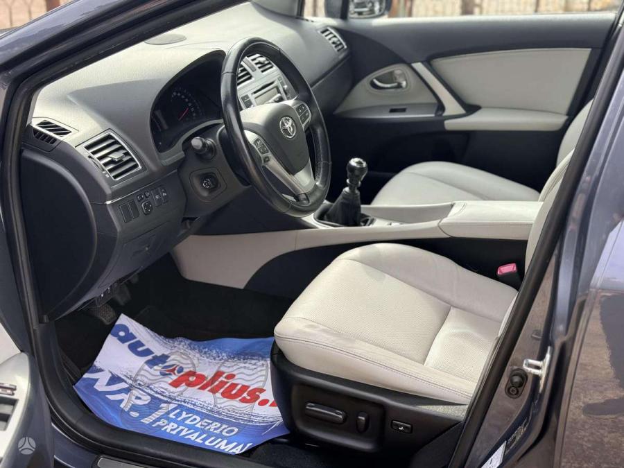 Toyota Avensis 2012 in Ukmerge, with an engine capacity of 2.00 L and mileage of 210 thousand km for 5950 €, photo 9 on AUTOMOTO.COM.LV