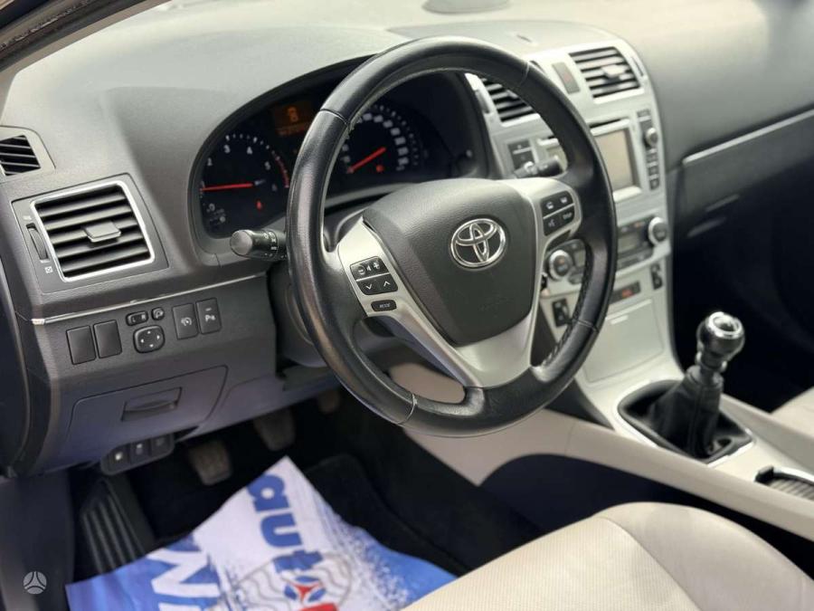 Toyota Avensis 2012 in Ukmerge, with an engine capacity of 2.00 L and mileage of 210 thousand km for 5950 €, photo 10 on AUTOMOTO.COM.LV
